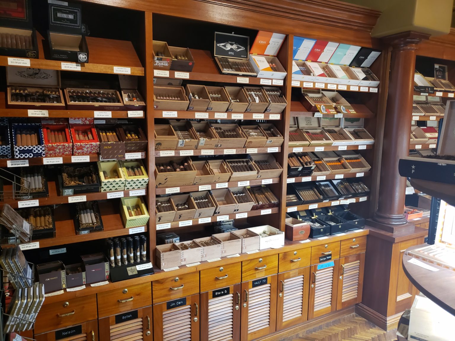 Safari Cigars and Lounge Blends Luxury and Customer Service - Simply ...