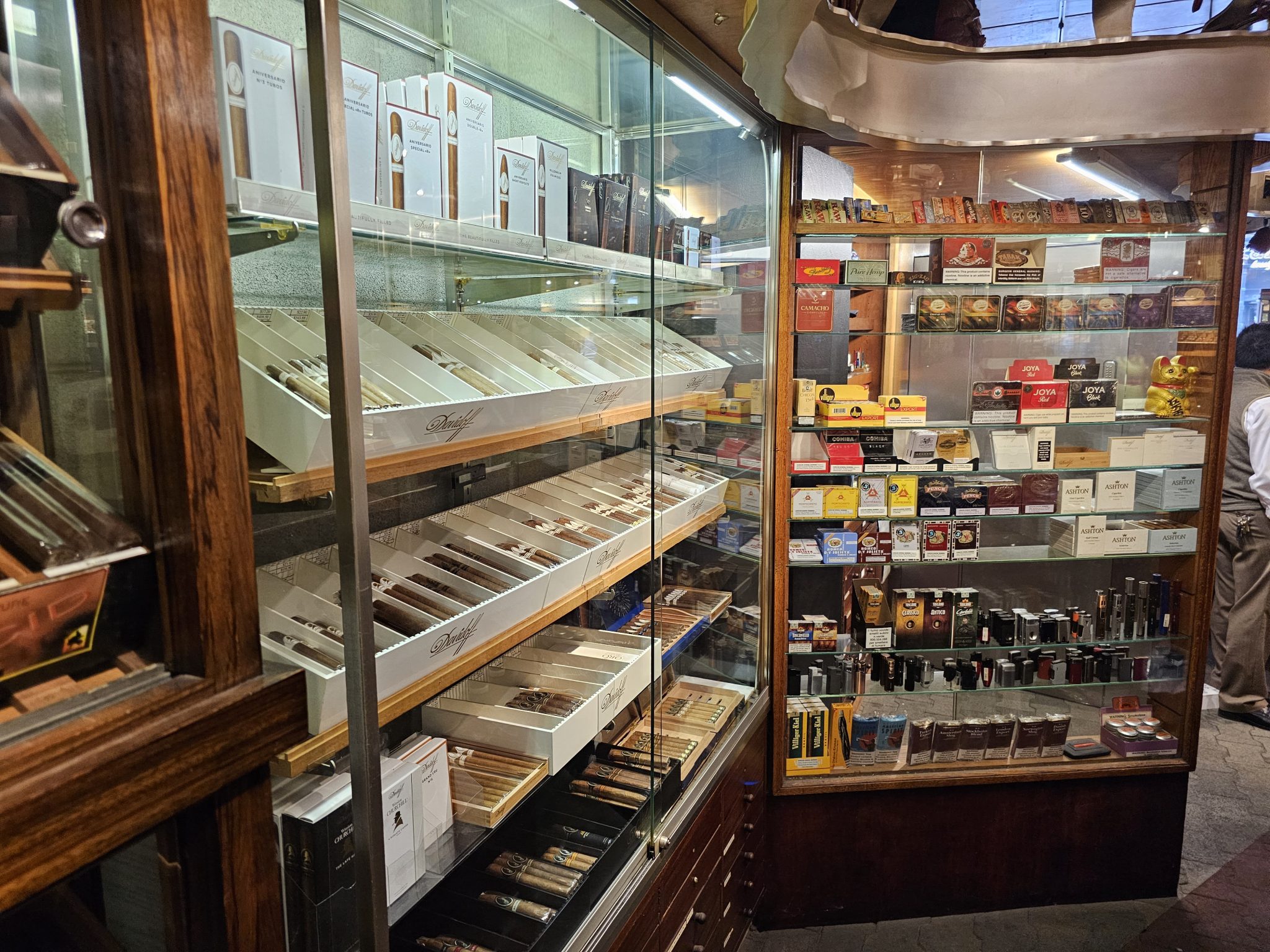 Cigar Lounge Review: Up Down Cigars in Chicago, Illinois - Simply ...