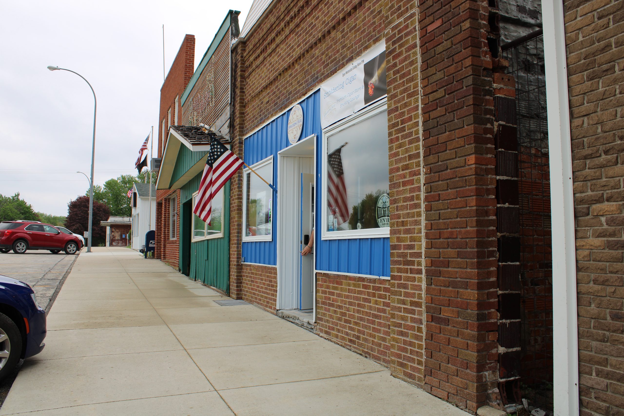 Cigar Lounge Review: Smoldering Cigar in Livermore, Iowa - Simply Stogies