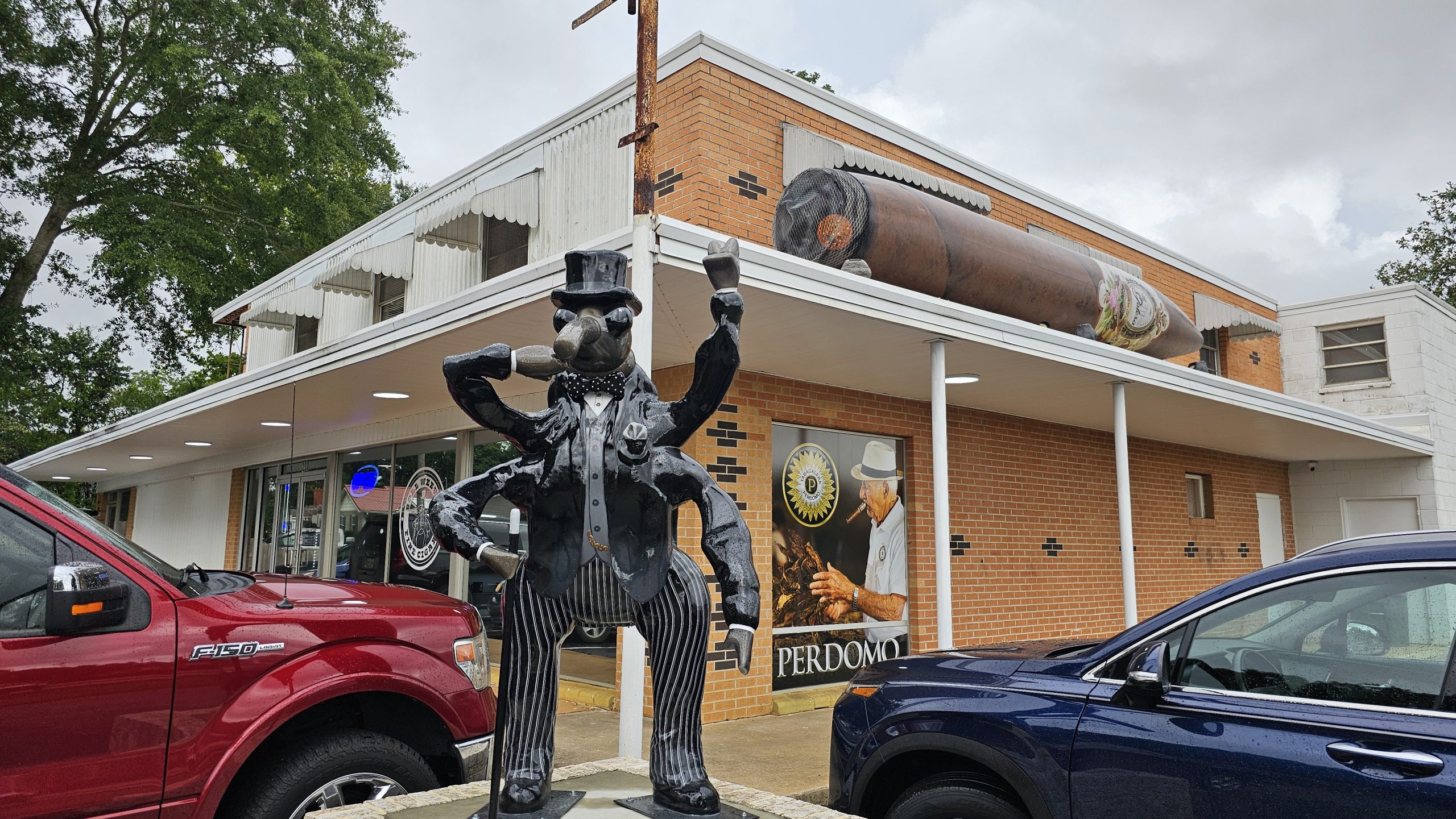 Cigar Lounge Review: Boll Weevil Fine Cigars in Enterprise, Alabama ...